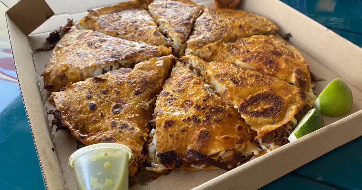 Finally Trying the Birria Pizza from Taco Cat | I Love Memphis