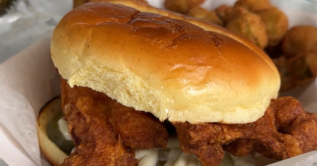 Trying the Gus’s Fried Chicken Sandwich | I Love Memphis Blog