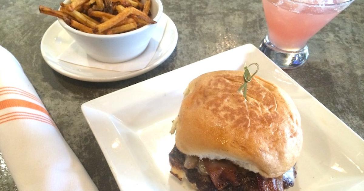 I Finally Tried The Famous Babalu Burger | I Love Memphis