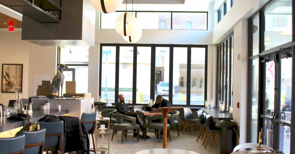 The Greyhound Craft Cocktail Bar In Downtown Memphis | I Love Memphis